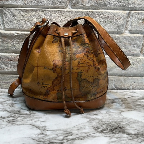 Alviero Martini | Bags | Alviero Martini Prima Classe Shoulder Bucket ...